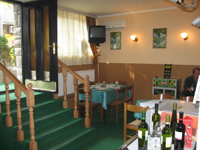 Kafana Mali podrum (English explanation or translation: Small Basement ...